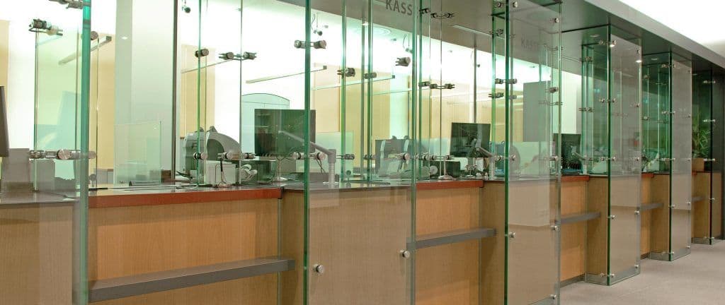 What Are The Risks of Handling Cash? - Safetell